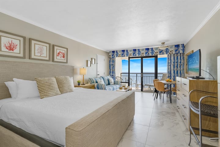 Perfect Oceanfront Studio Escape - Myrtle Beach