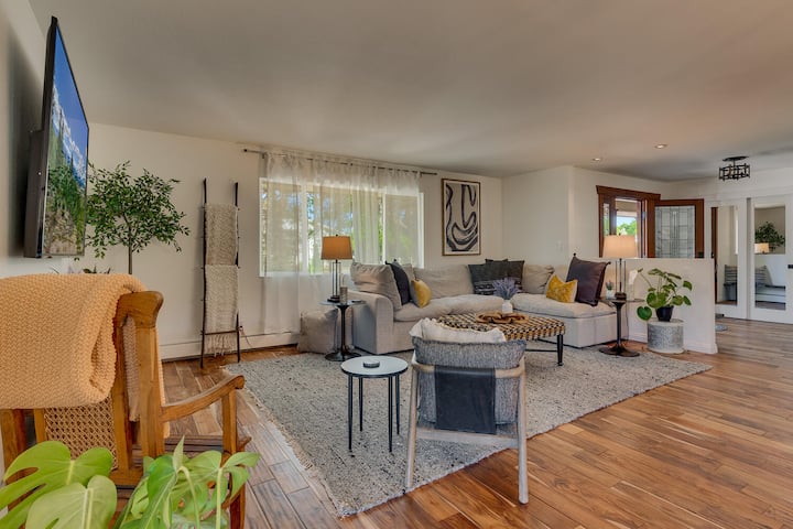 @ Marbella Lane - Eccentric 4br Modern Ranch Home - Reno, NV