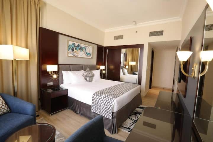 Two Bedroom Apartment Near Dic Metro By E R - Dubai