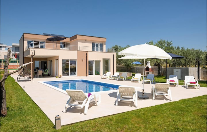 Gorgeous Home In Vodnjan - Peroj