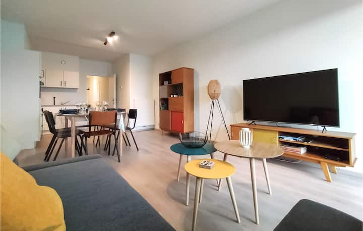 2 Bedroom Cozy Apartment In Oostende - Ostende