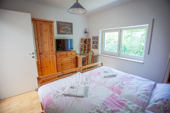 Zweibettzimmer - Privatzimmervermietung Margit - Waidhofen an der Ybbs