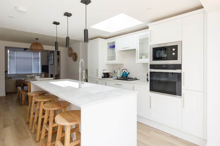 Stylish 2 Bed City Stay - Chichester