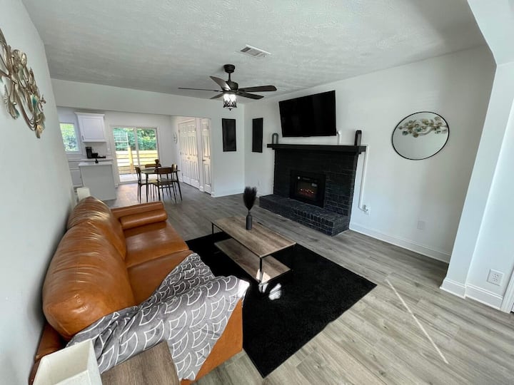Lake Lanier Haven | Close To Atl | Stylish & Fun! - Flowery Branch, GA