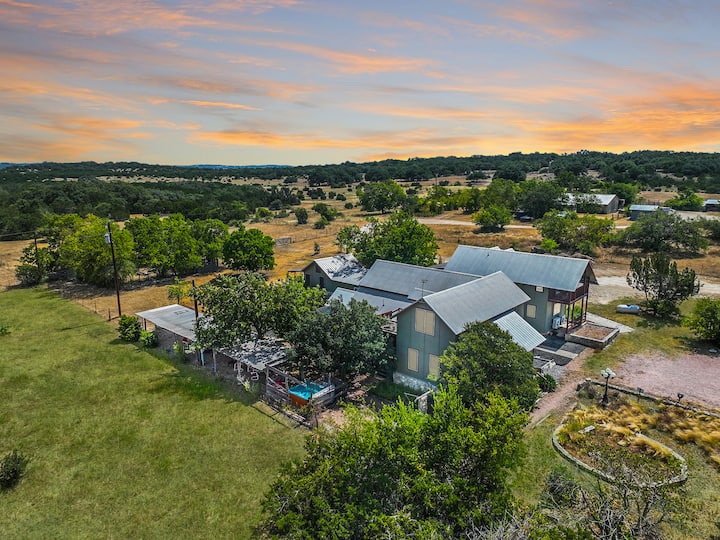 Adults-only Hill Country Stay + Shared Hot Tub - Dripping Springs, TX