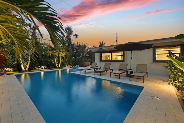 30 Luxe 4br Villa | Heated Pool, Tiki Hut & Fun - Delray Beach, FL