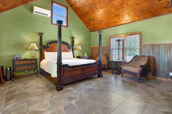 Swing On Inn - Hankie Pankie Cottage - Dripping Springs, TX