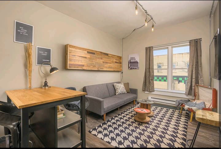 202 - Downtown 1 Bedroom Apartment - 애플턴