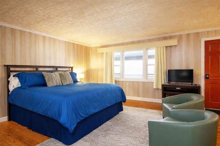 Secluded Lodge*full Kitchen + King Bed - Elkins, WV