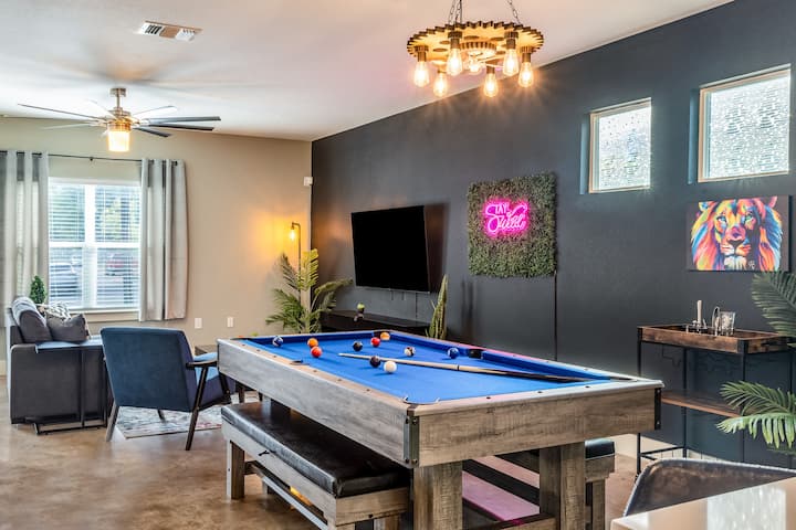 Upstay Entertainment Hub W Games & Outdoor Firepit - Austin