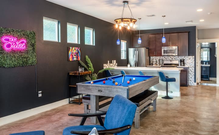 Upstay Entertainment Hub W Games & Outdoor Firepit - Austin, TX