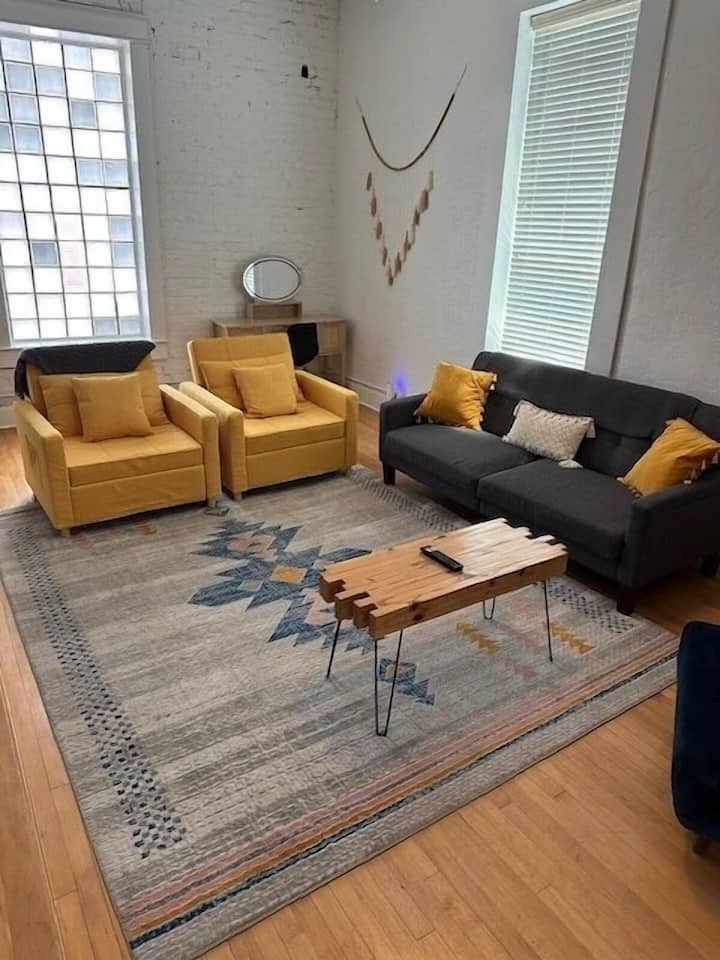 Historic Downtown Loft - Waxahachie, TX