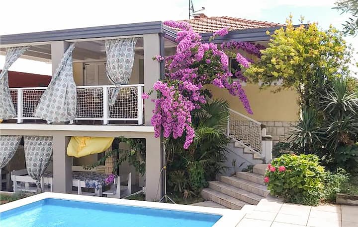 Gorgeous Home In Premantura With Sauna - Premantura