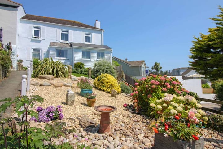 Summers Beach View - St Mawes