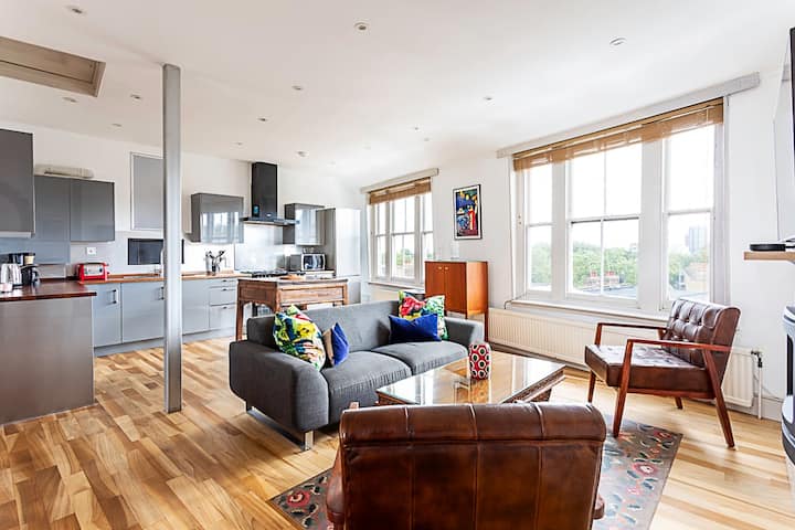 Contemporary Open Plan Penthouse - London
