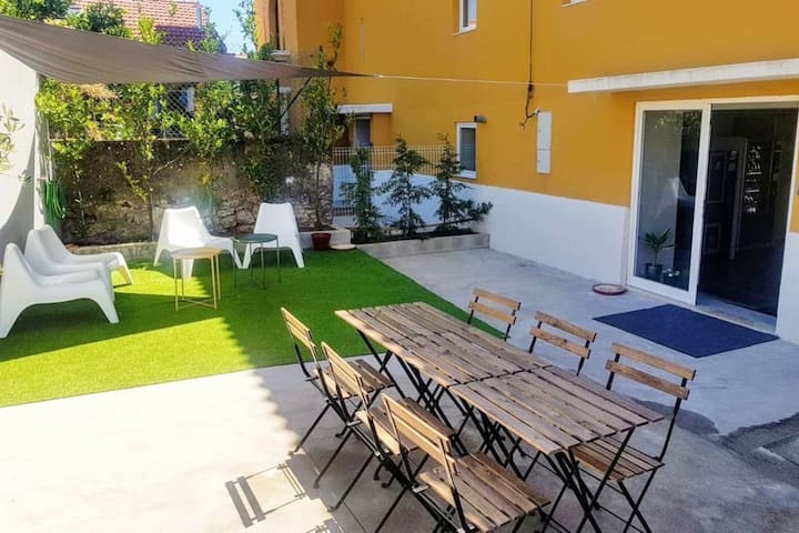 Triple-entreprise-sdb Privée Avec Douche-vue Sur R - Fatima