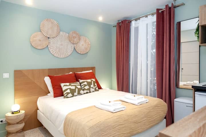 Charming Studio,  With Nearby Pool - Paris