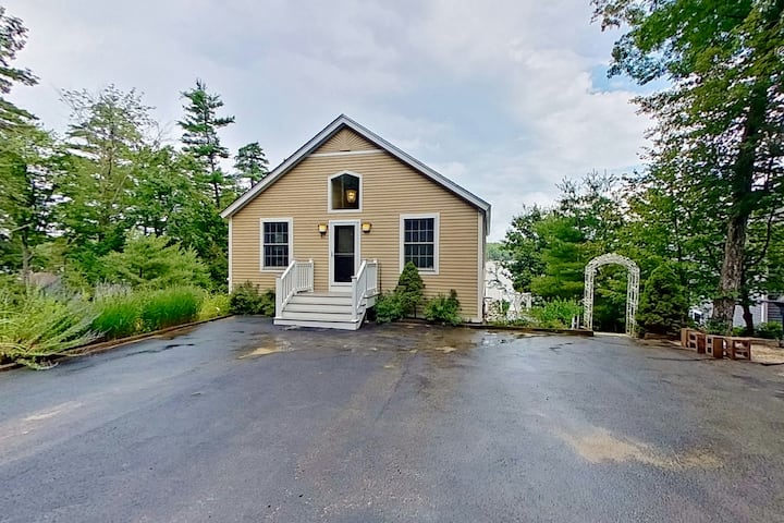 Lake View 2br With Dock & Deck, Walk To The Beach - Moultonborough, NH