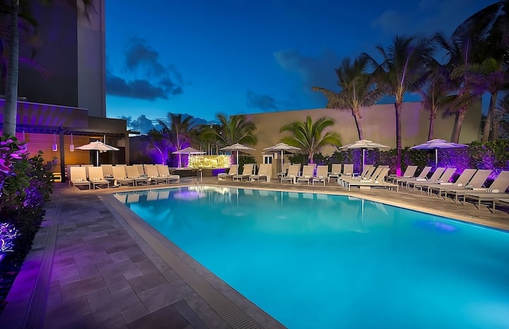 Beachside Hotel! 3 Ocean View Units! Pets Allowed! - Fort Lauderdale, FL
