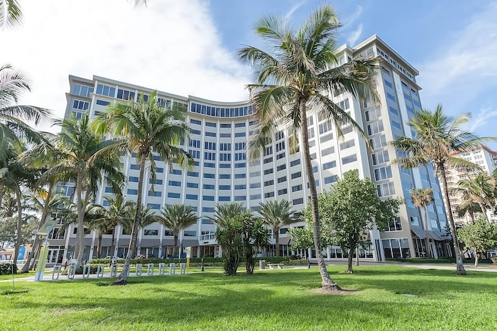Unwind And Relax By The Ocean! 3 Ocean View Units! - Fort Lauderdale