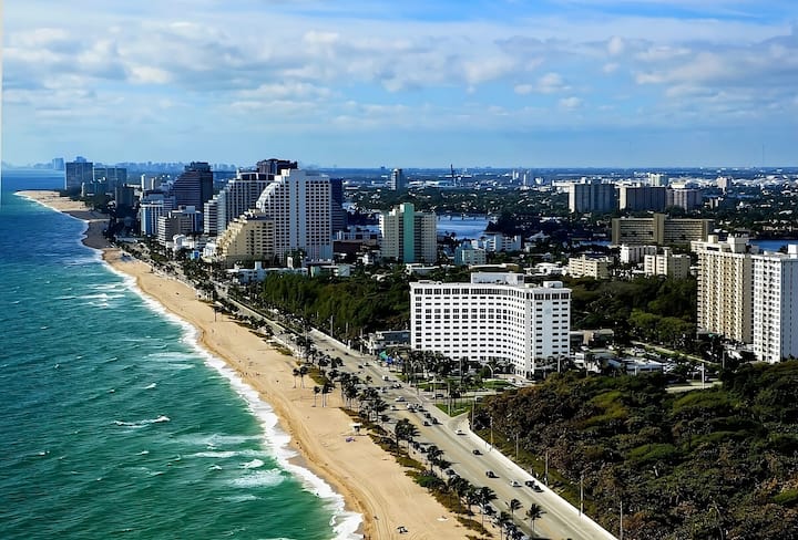 Fort Lauderdale Beachfront Hotel! 4 Units! Pool! - Fort Lauderdale