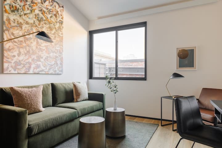 Sonder Railspur | Lofted Queen Room+ - Highland Park - Seattle