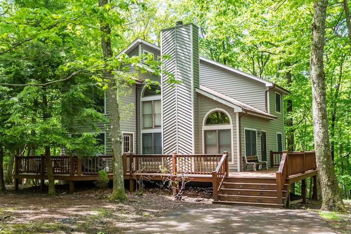 Cedarwoods | Hot Tub + Private Wooded Setting - Deep Creek Lake, MD