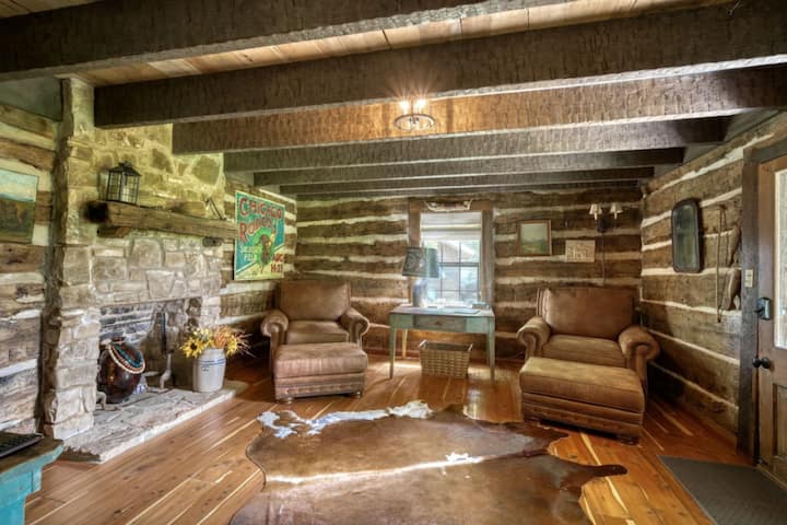 Round Top | Cozy & Enchanting Historical Cabin! - Round Top, TX