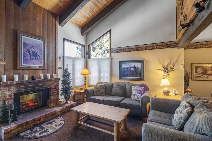 Wildflower 24 - Cabin Style Decor - Corner 2 Bedro - Mammoth Lakes, CA