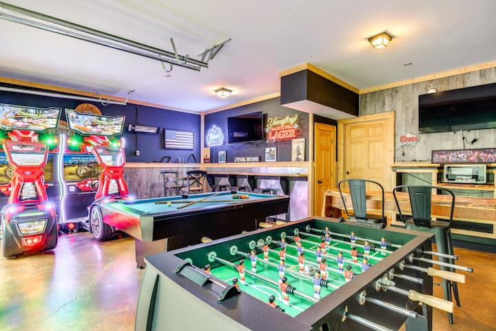Sevierville Rental Cabin W/ Hot Tub & Game Room! - Townsend, TN