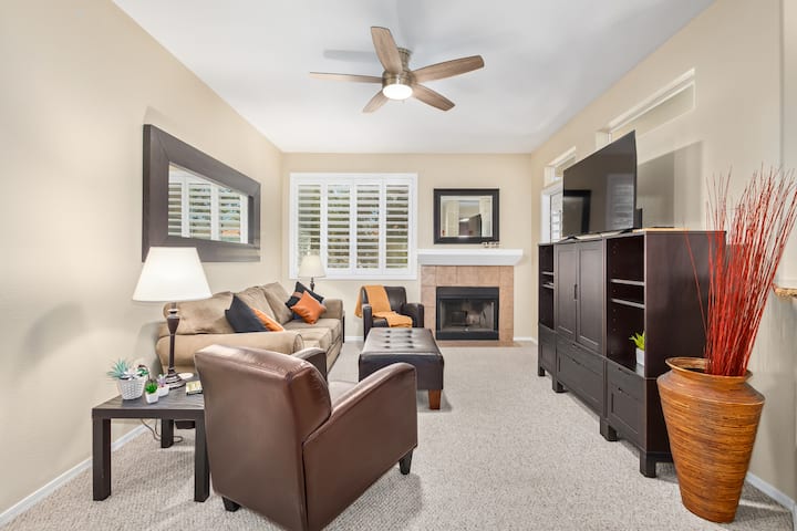 Poolside 3br Condo | Mt Views | Luxury Community - 스코츠데일
