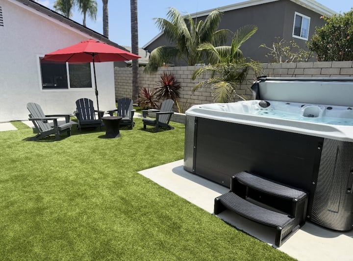 Luxury Space | Minutes To Beach | Spa | Patio - Huntington Beach, CA