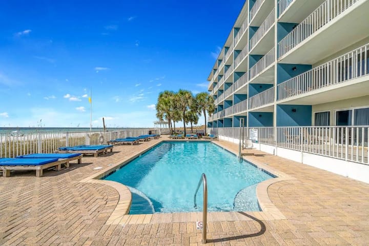 Walk To Beach | Pool. Gulf View + Full Kitchen - Panama City Beach, FL