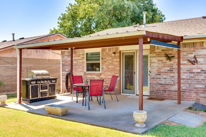 Cozy Oklahoma Retreat W/ Covered Patio & Gas Grill - Oklahoma City