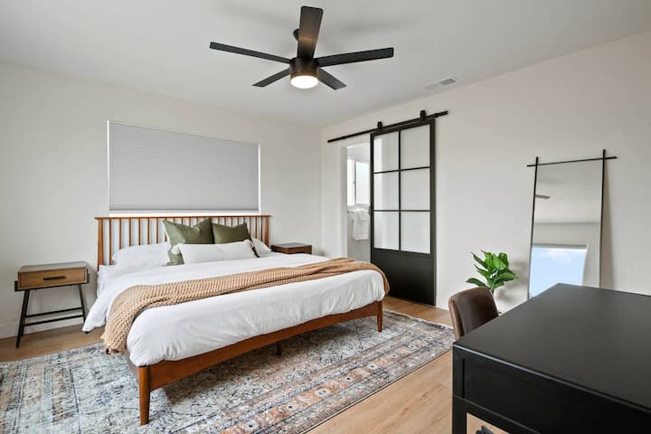 Designer Bungalow Sd, 9 Mi To Coronado Island! - National City, CA