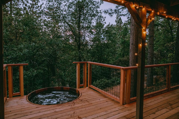 Colorful Cabin + Hot Tub – Dog & Family Friendly - Arnold, CA