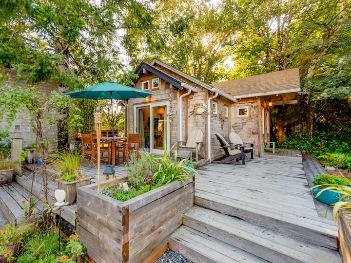 Month-long Escape • Perfect For Couples & Pets - Manzanita, OR