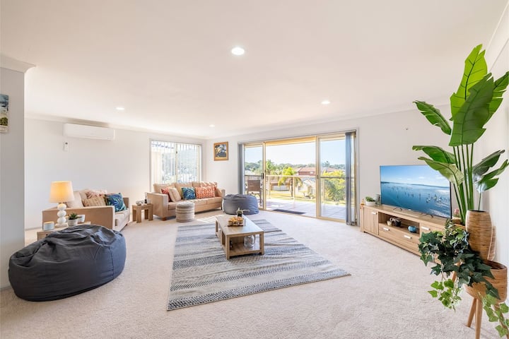 124 Rocky Point Rd - Pet Friendly, Air Con, Wi-fi - Fingal Bay