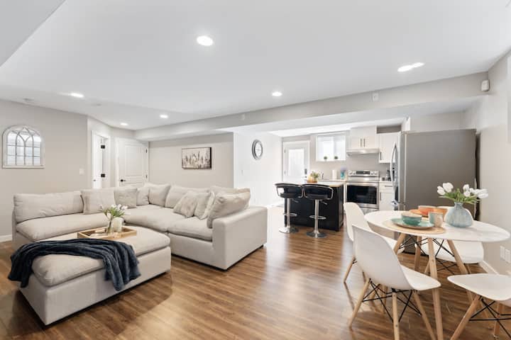 Stylish Suite 15 Mins From White Rock & Peace Arch - White Rock