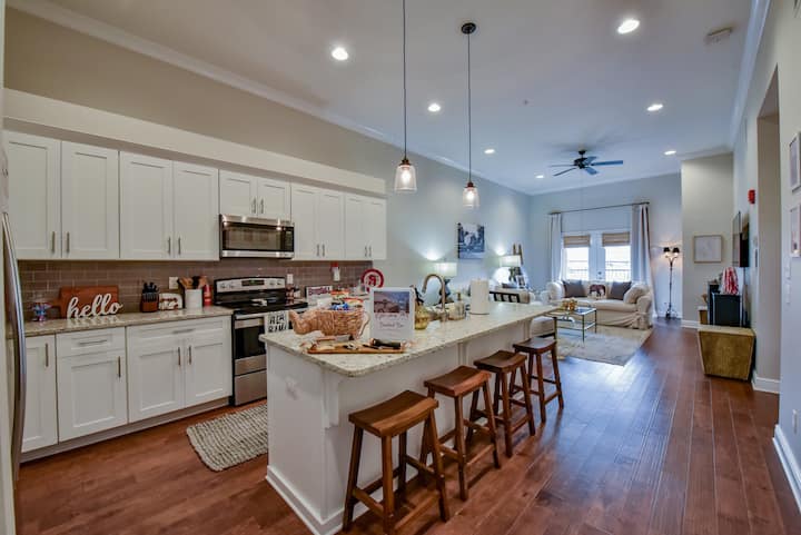 Dixieland Den - Tuscaloosa, AL