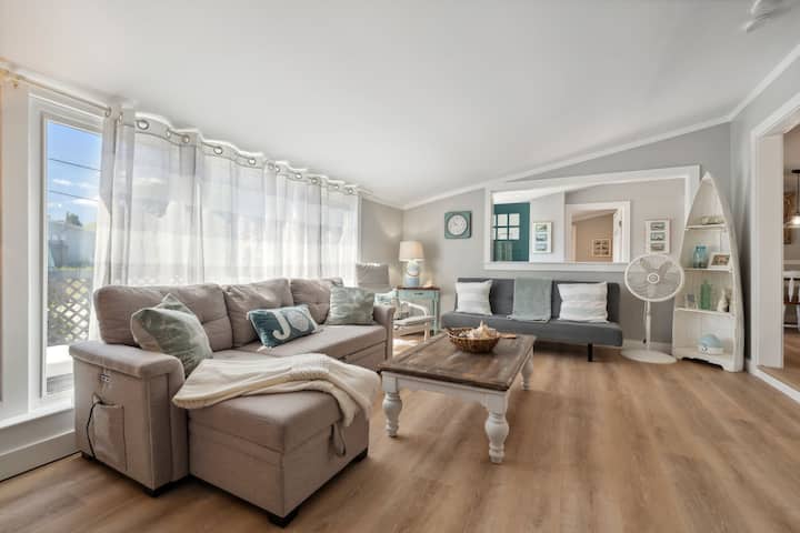 Riverside Retreat | Mtr | Laundry | Renovated - Newburyport, MA