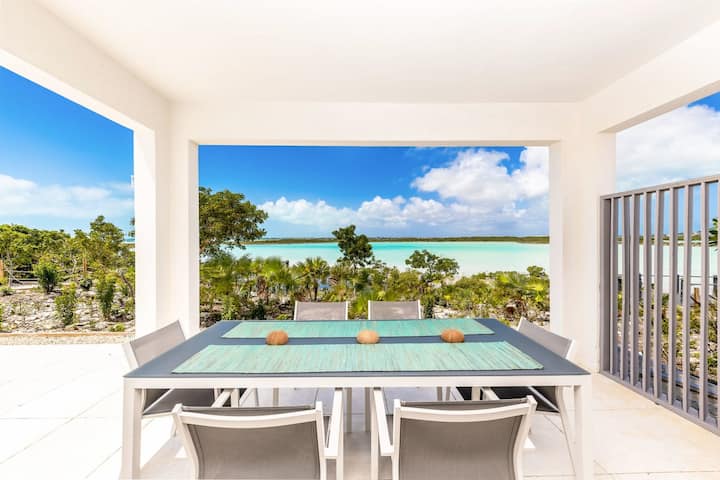 Sunset Serenity: Private Pool & Waterfront Bliss - The Bahamas