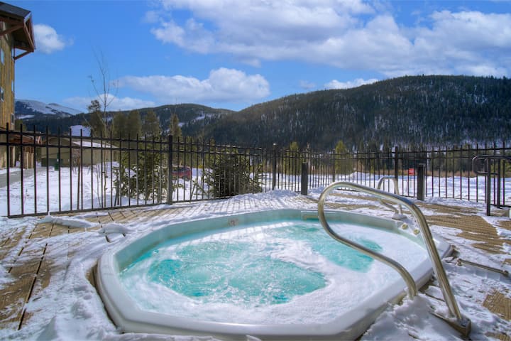 2 Br Mountain Getaway + Hot Tub Access - Keystone, CO