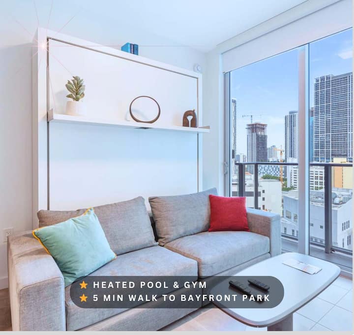 16th-floor Studio | Pool, Gym & Walk Everywhere - Miami