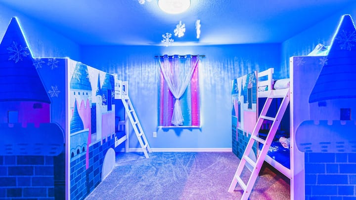 Disney Magic: Themed Rooms, Pool & Resort Fun - Florida