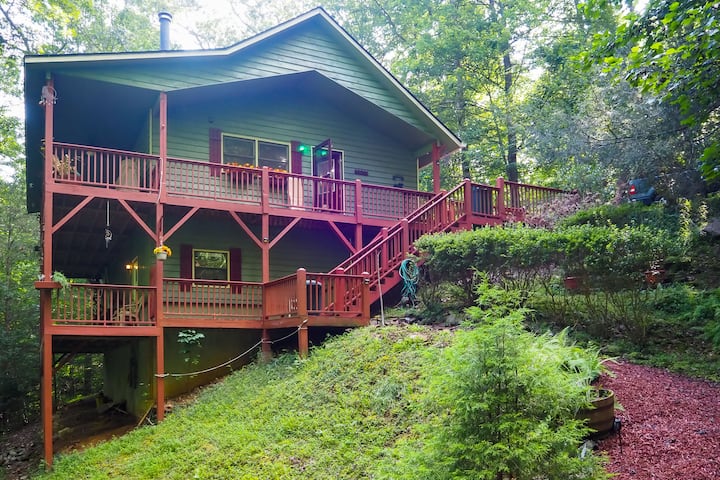 Quiet Murphy Hideaway W/ Decks & Outdoor Fireplace - Murphy, NC