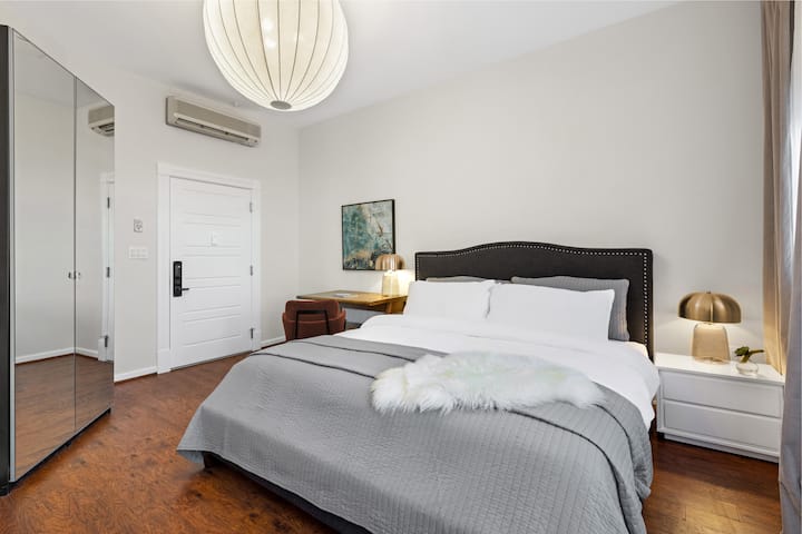 Cozy & Modern King Studio In Historic Mt. Vernon - Baltimore, MD