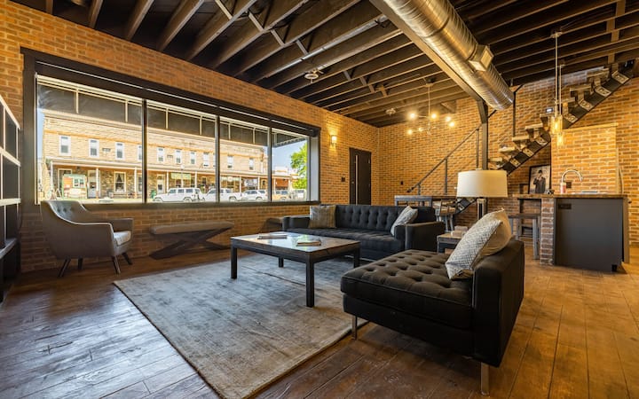 Downtown Loft- Modern Penthouse, Rooftop Deck - Cody, WY