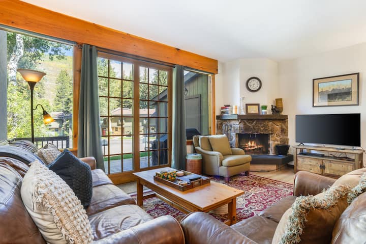 Charming West Vail Townhome - On Free Bus Route! - Vail, CO