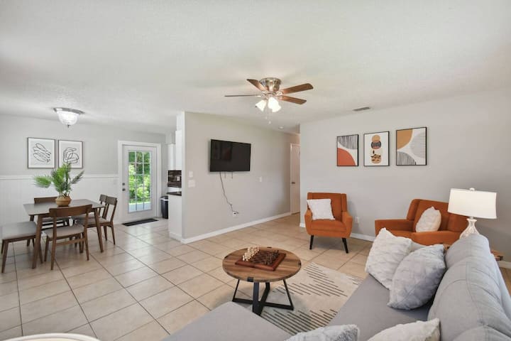 Charming Dade City Home With Fire Pit & Garden - Dade City, FL